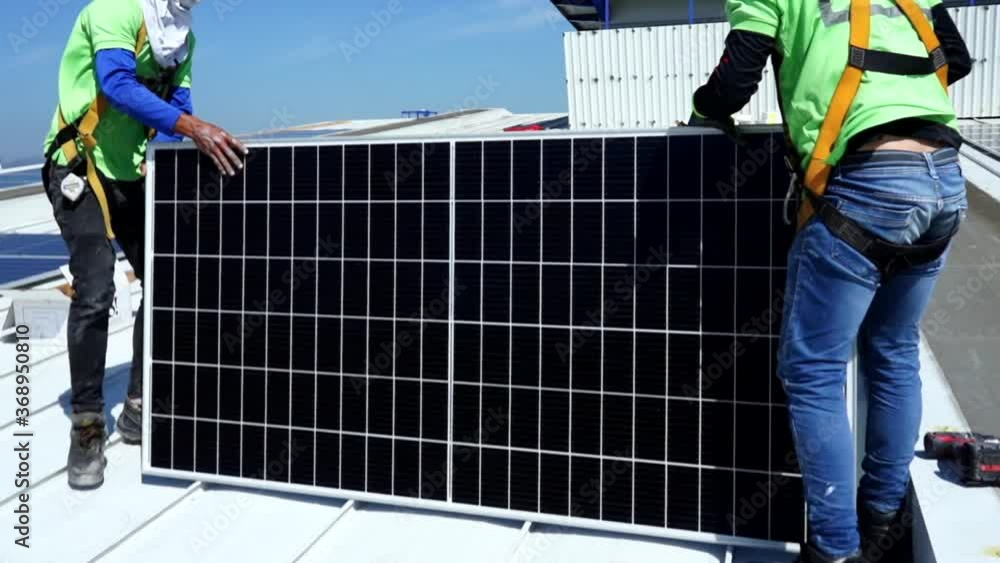 Video „Cinematic footage of the installation of solar panels for energy ...