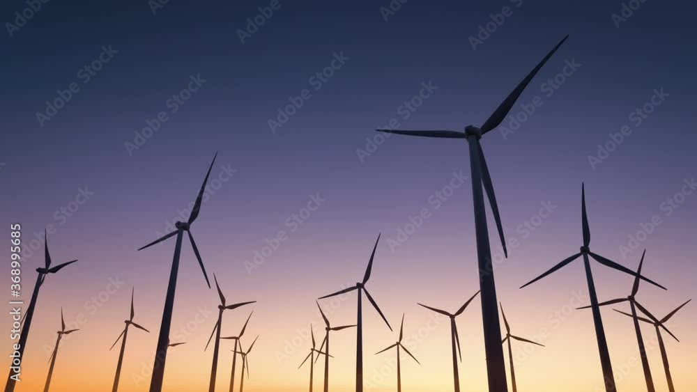 Wind farm with many turbines against the background of a clear evening ...