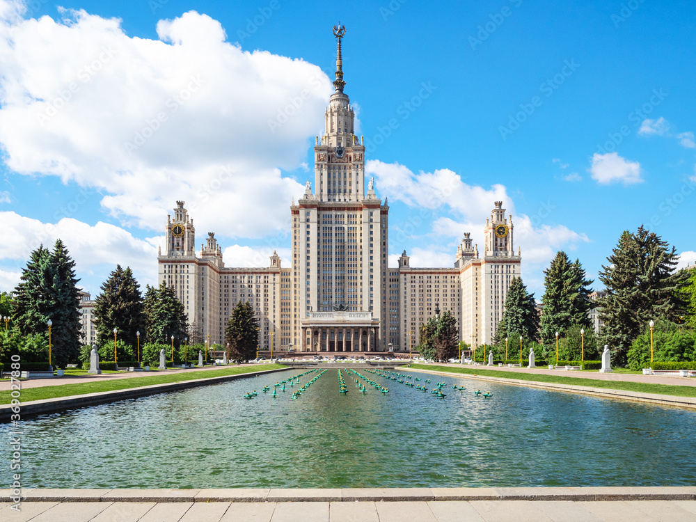 Foto de north facade of The Main Building of Moscow University with ...