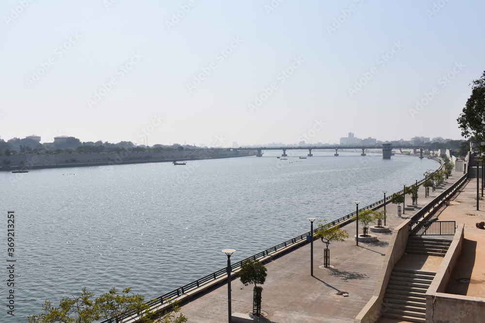 Foto de Sabarmati Riverfront Ahmedabad, on the western bank is the ...