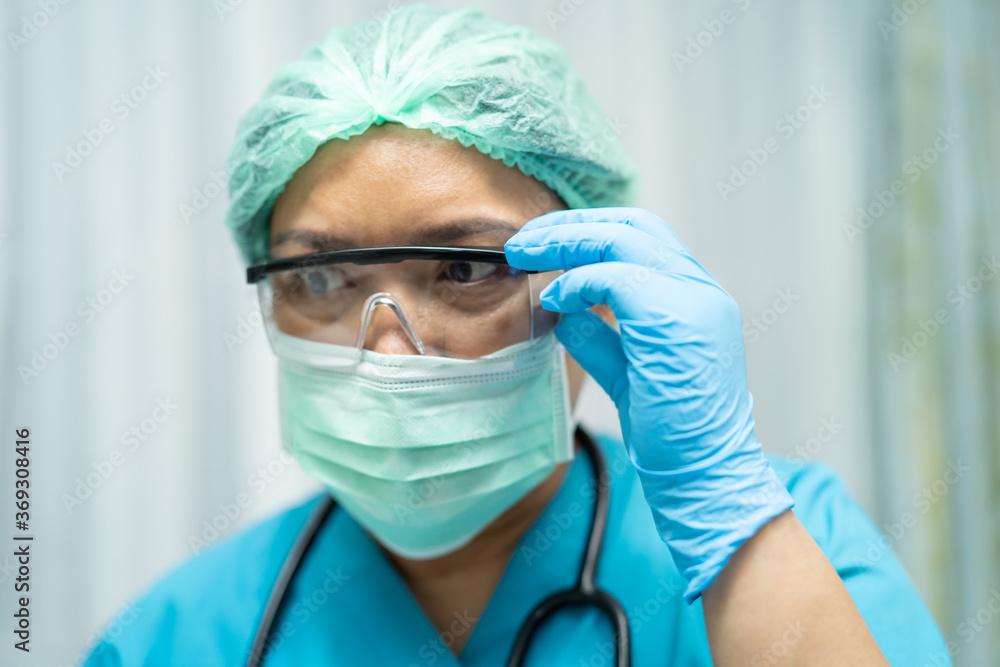 Asian doctor wearing face shield and PPE suit new normal to check ...