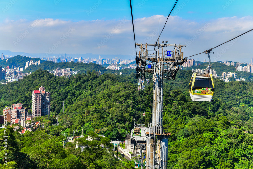 Taipei, Taiwan - November 21, 2018: Maokong Gondola. Cable car moving ...