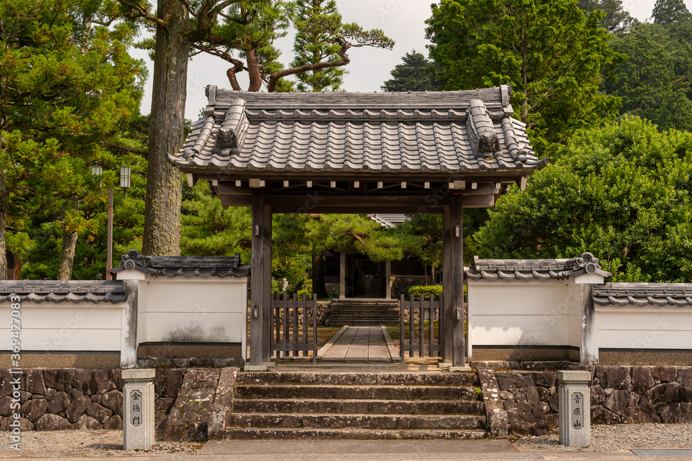 Kinkei-mon gate of Yotaku-ji temple in Sanda city. Translation; three ...