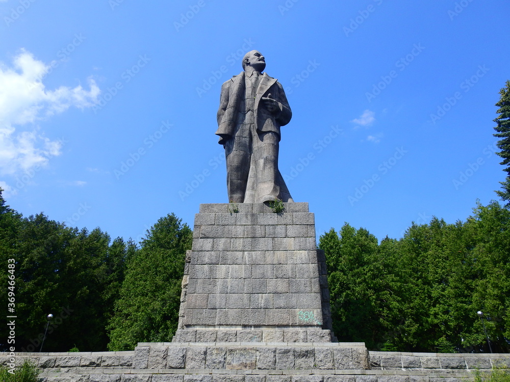 Lenin monument - a giant 1930s sculpture second tallest Lenin monument ...