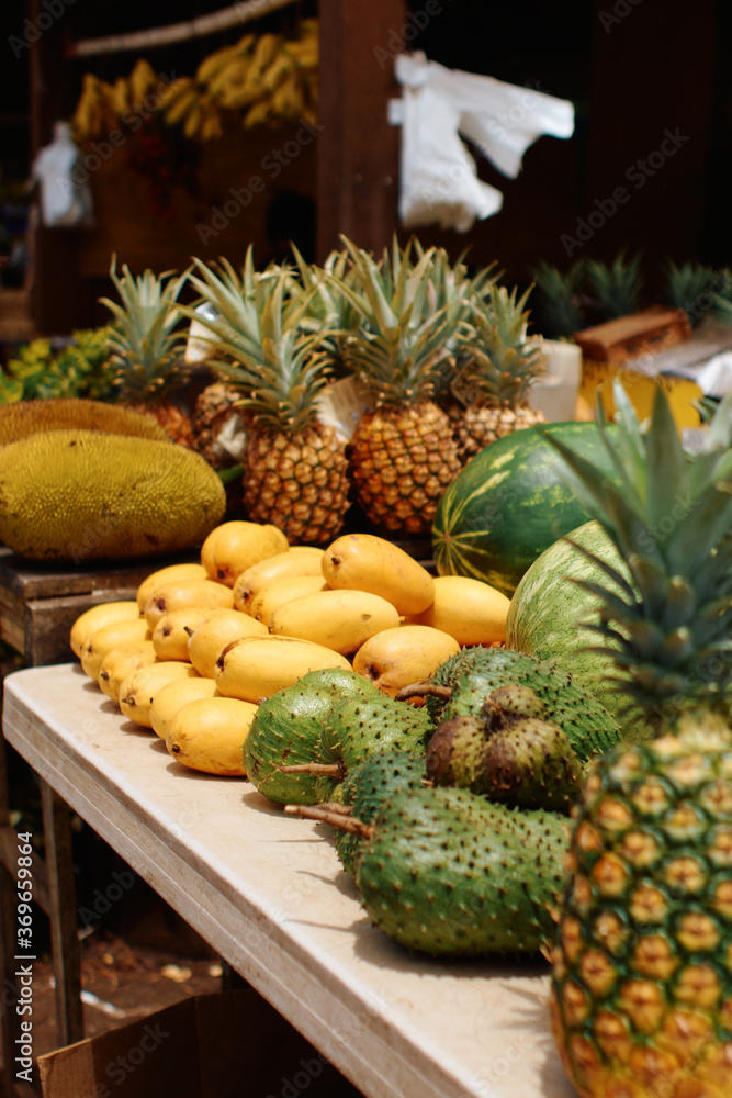 露天に並ぶハワイのフルーツ Stock Photo | Adobe Stock
