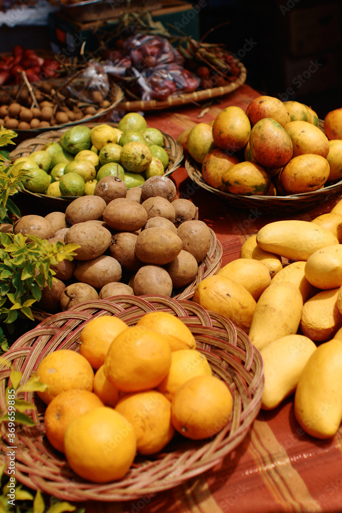 露天に並ぶハワイのフルーツ Stock Photo | Adobe Stock