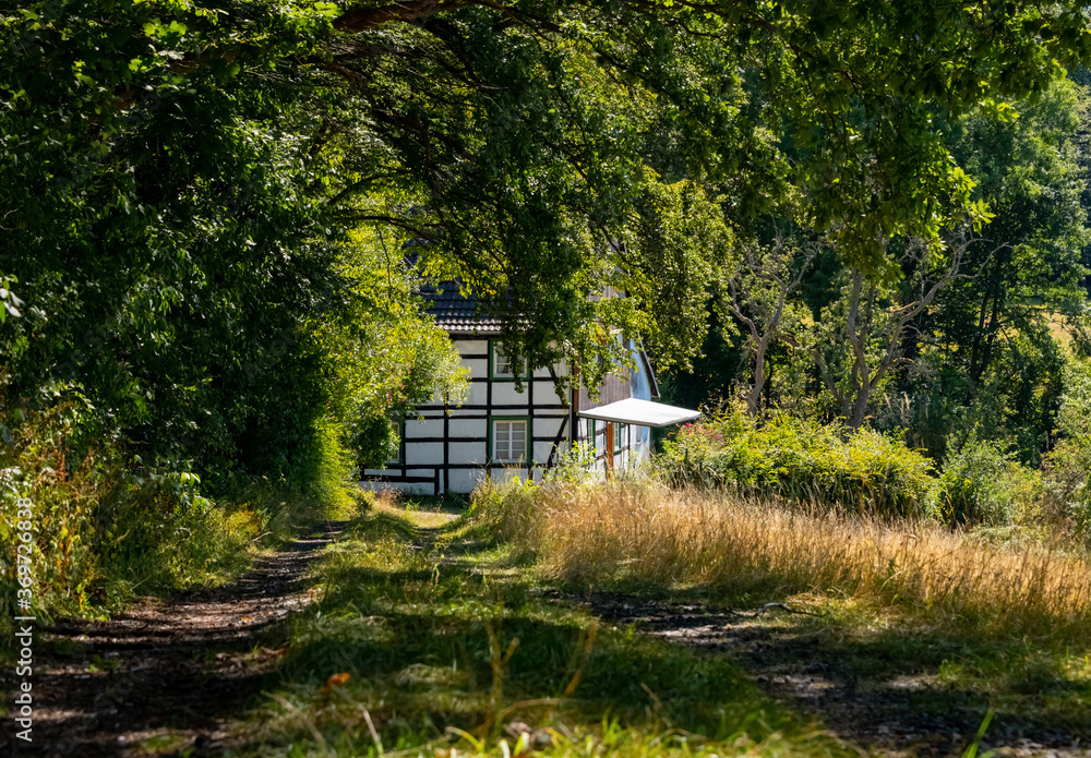 Sauerland Fachwerk Haus Menden Waldweg Deutschland Hügel Land der ...