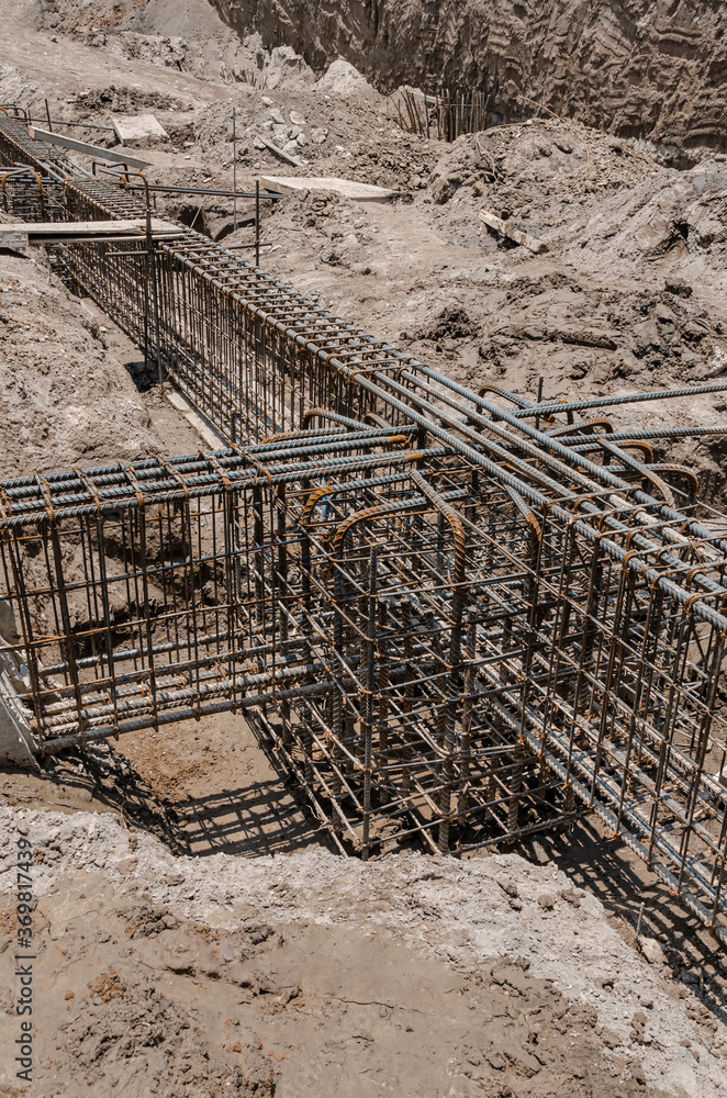 Huge shaft foundation slab Foundation plan with footings, pedestals and ...