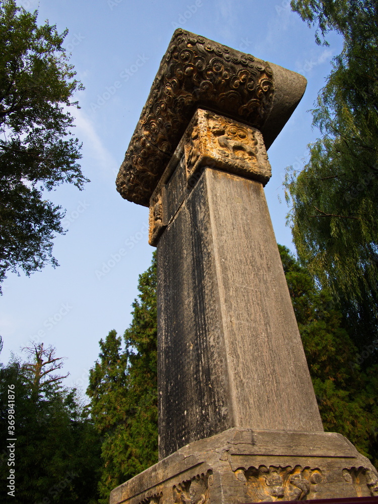 Foto de Huge Tang Stone Tablet at the gate of Shaolin Temple. Famous ...