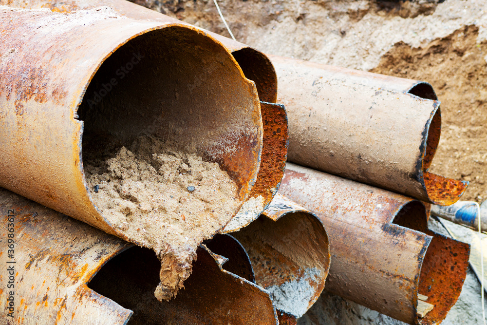 Foto de Fragments of old large water pipes. After many years of ...