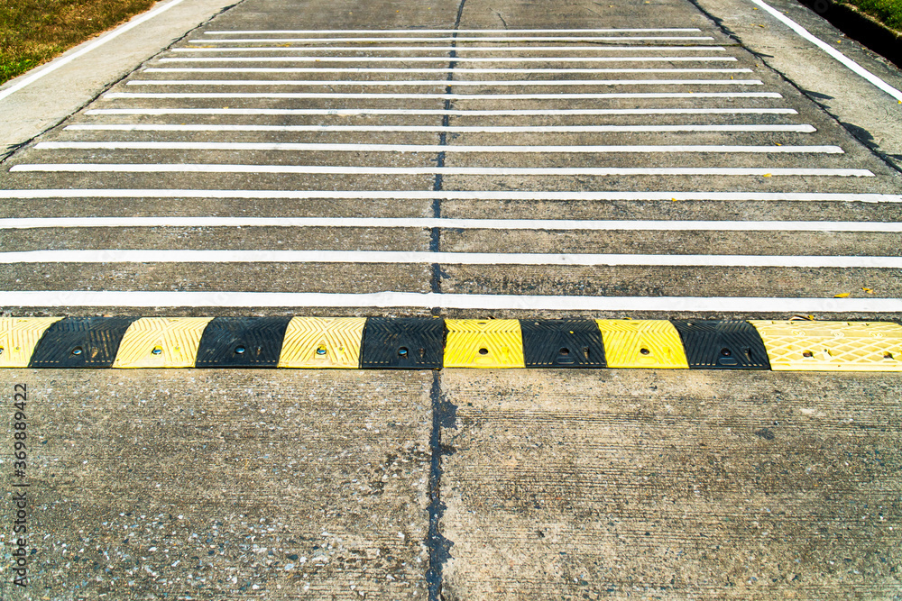 Foto Stock Closeup speed bump road and rumble strip road background ...