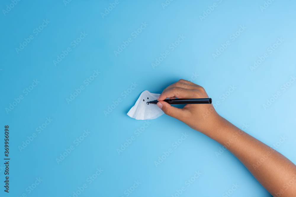 easy paper craft for children, with the pencil draw 2 eyes and a mouth ...