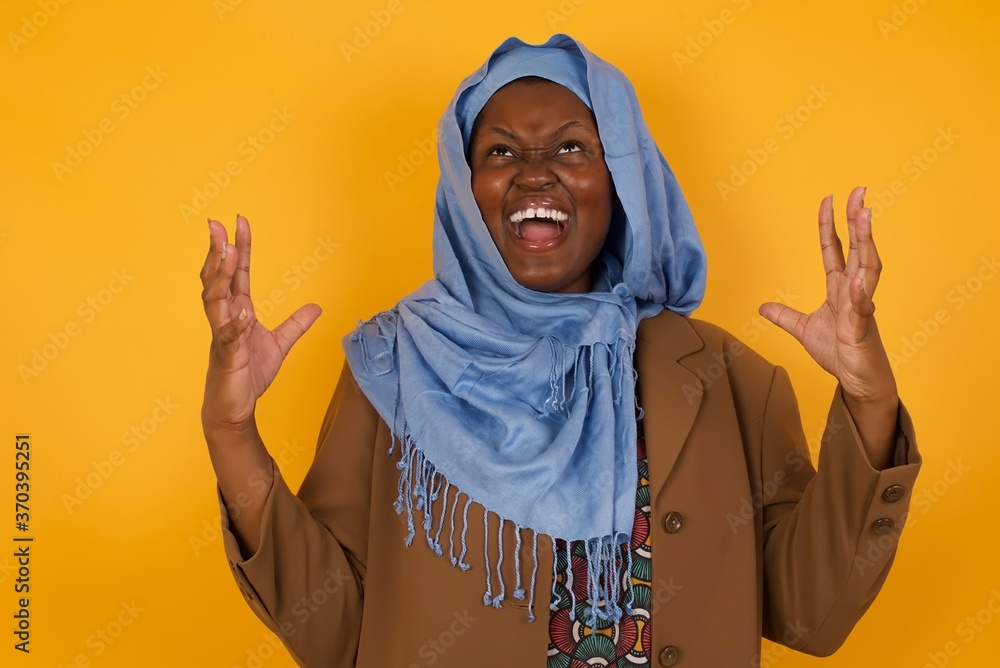 Screaming, hate, rage. Crying emotional angry young woman screaming ...