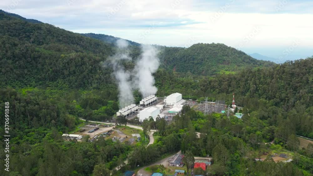 Geotermal power plant on Mount Apo. Geothermal station with steam and ...