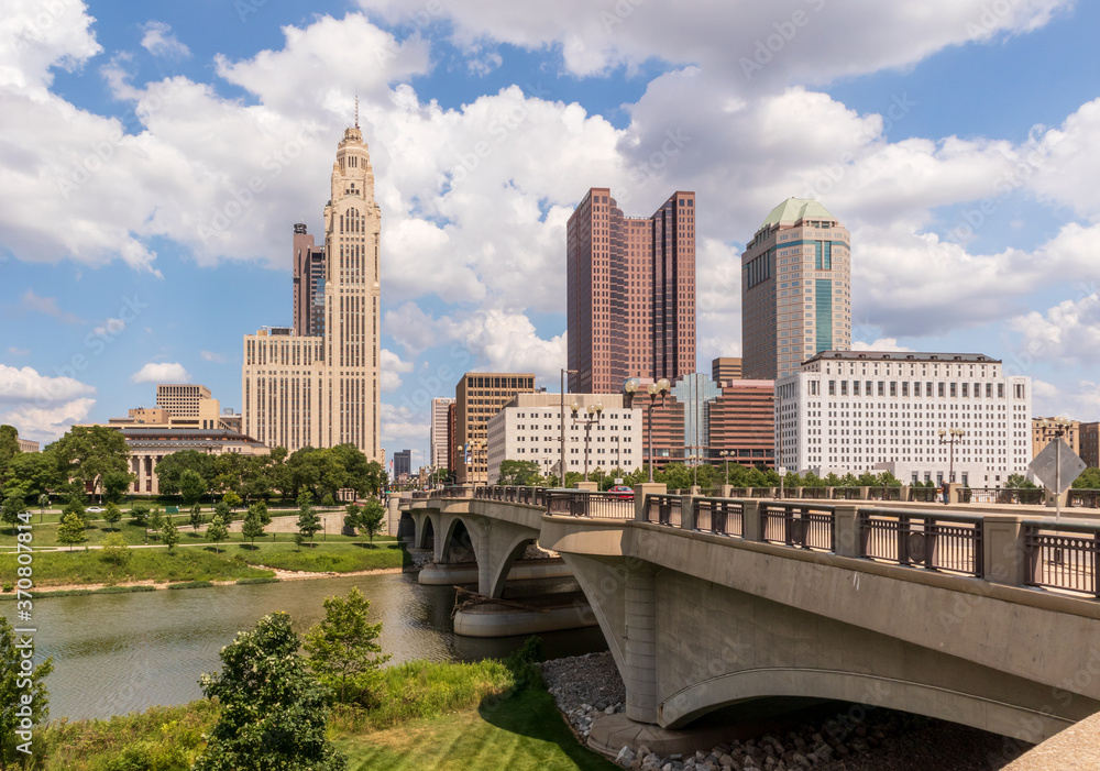 Cityscape of Columbus, Ohio, above the Scioto River from Battelle ...