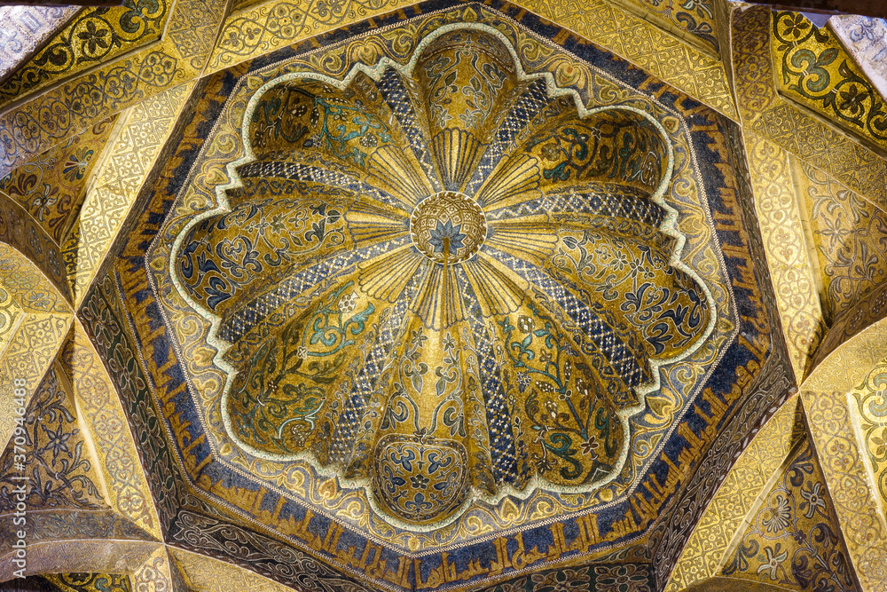 cúpula de la maqsura, construida durante la ampliación de Alhakén ...