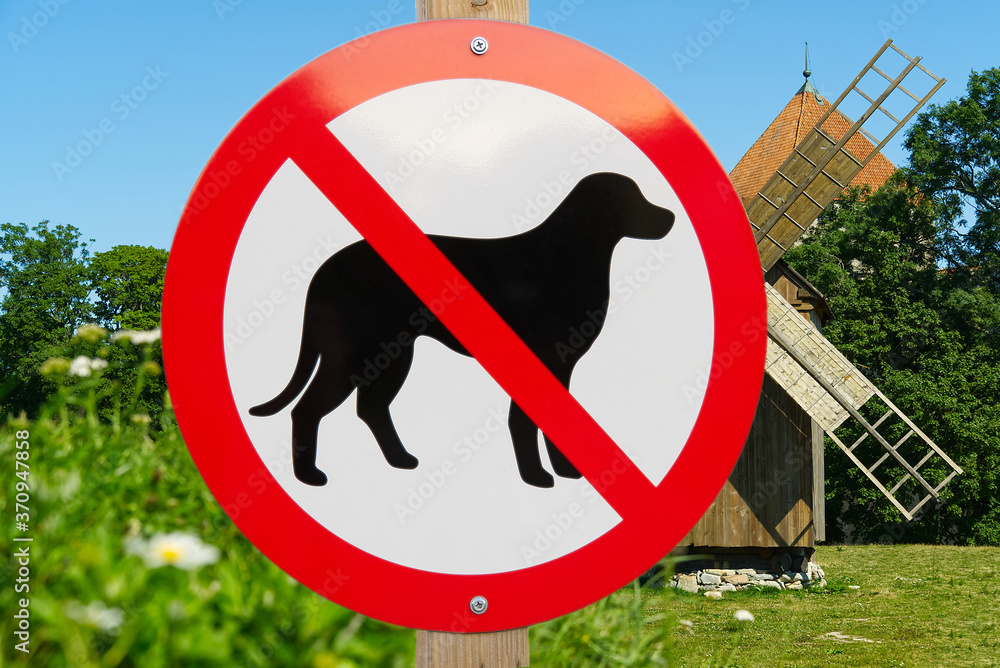 No dog sign in walking park area. no pets allowed sign to publick park ...