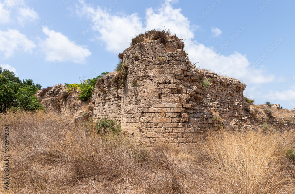 Zdjęcie Stock: Remains of the old ruins of the Kafarlet fortress. It ...