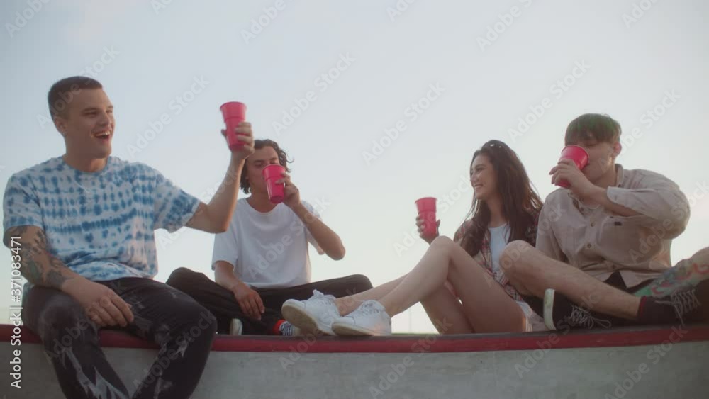 Vidéo Stock Generation Z lifestyle, students party in skatepark, group ...