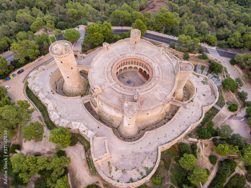 castillo de Bellver, estilo gótico catalán, siglo XIV , Palma, Mallorca ...
