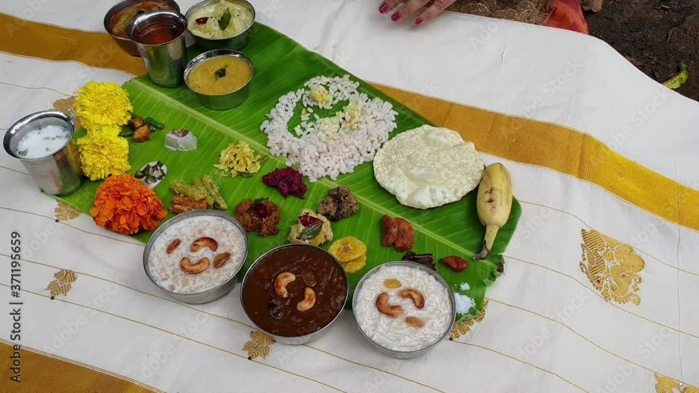 Onam sadhya, traditional Indian lunch boiled rice served on green ...