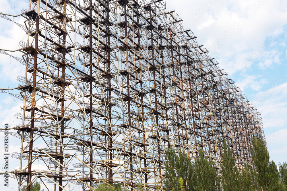 Foto de Large antenna field. Soviet radar system "Duga" at Chernobyl ...