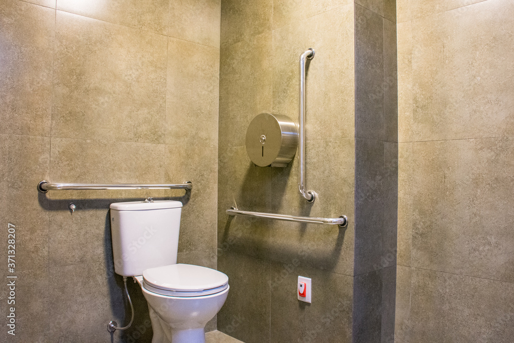Banheiro adaptado para deficiente fisico com dificuldade de locomoção ...