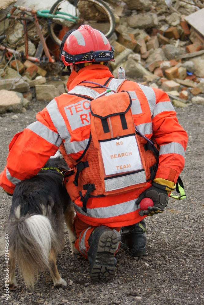building collapses, disaster zone, urban Search and rescue Stock Photo ...