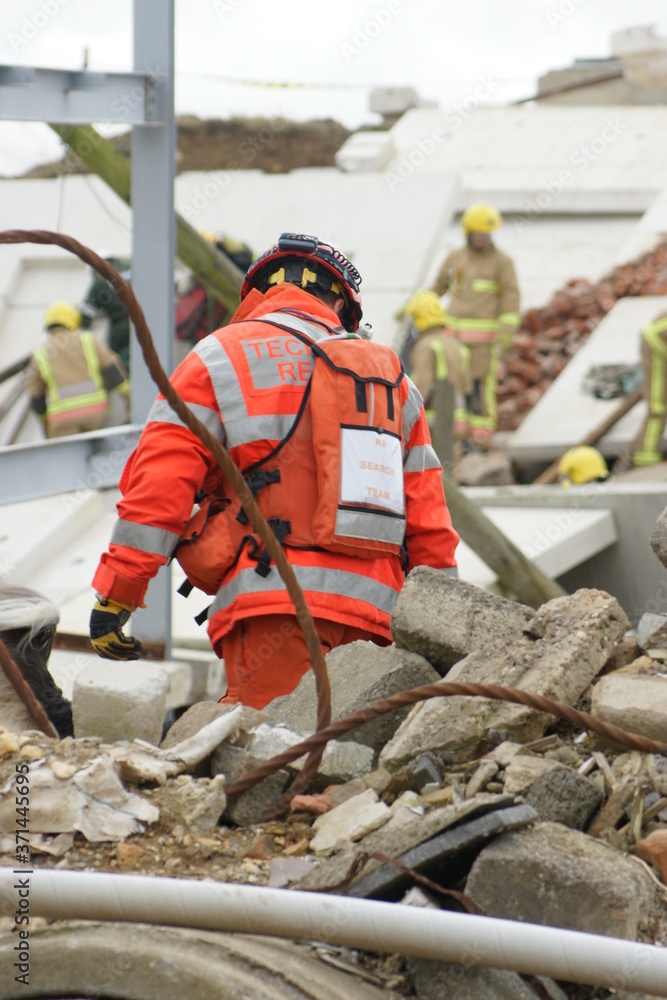 building collapses, disaster zone, urban Search and rescue Stock Photo ...