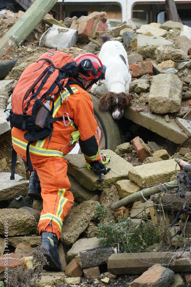 Building collapses, urban search and rescue, disaster zone Stock Photo ...