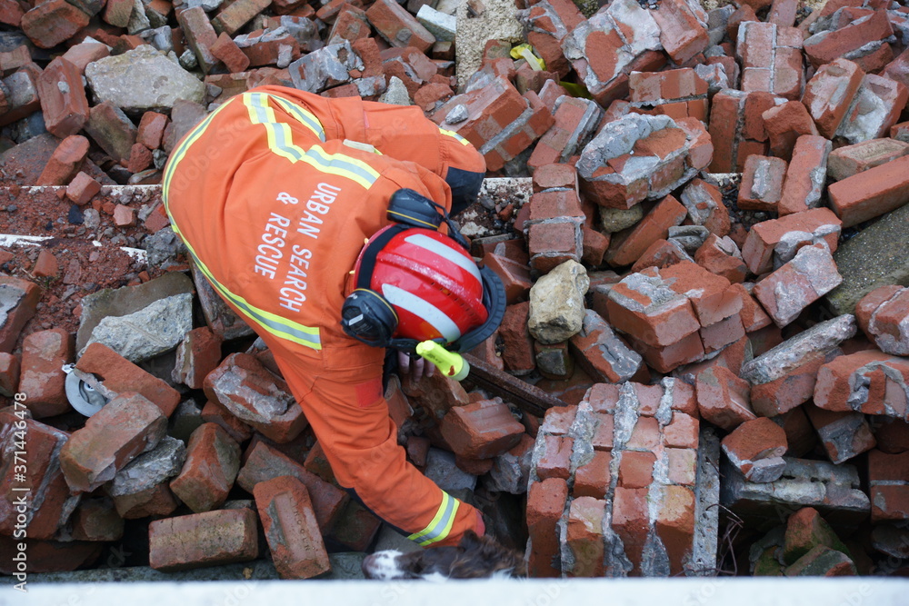 Building collapses, urban search and rescue, disaster zone Stock Photo ...