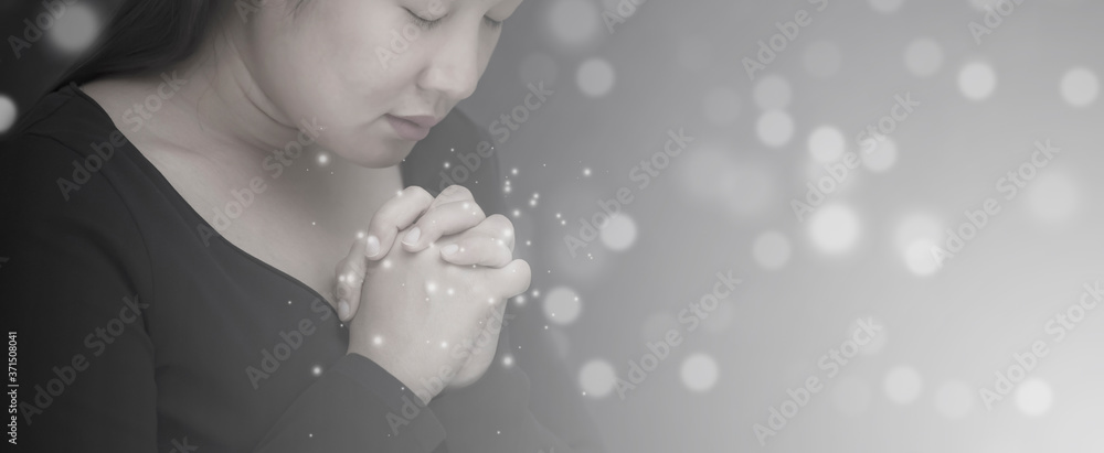 Asian face woman praying and worship to GOD Using hands to pray in ...