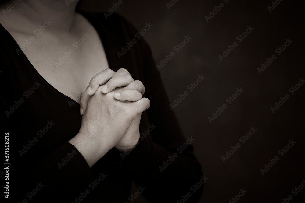 Asian face woman praying and worship to GOD Using hands to pray in ...
