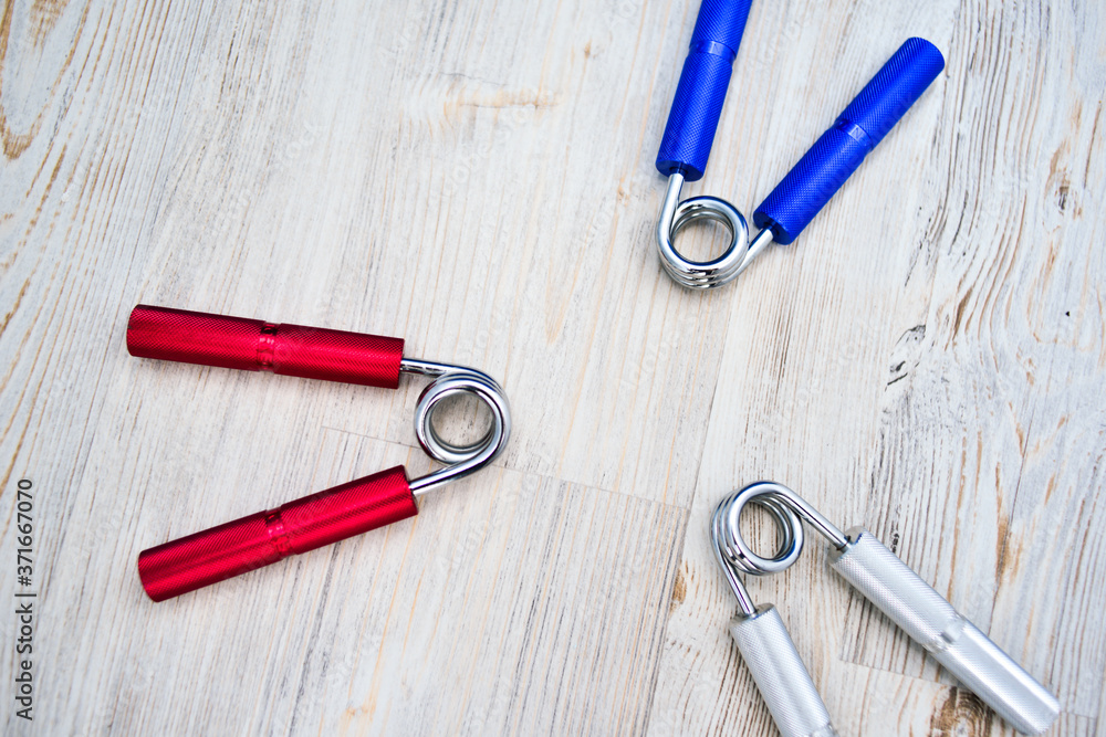 Expanders of different colors depending on the load with or without a ...