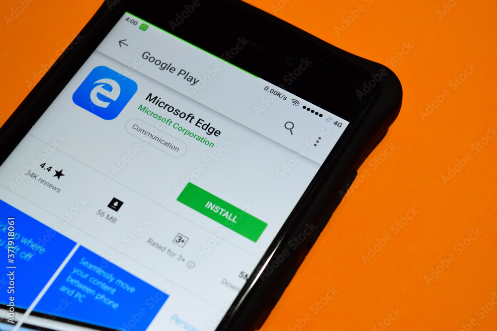 Foto de Microsoft Edge dev app on Smartphone screen. Microsoft Edge is ...