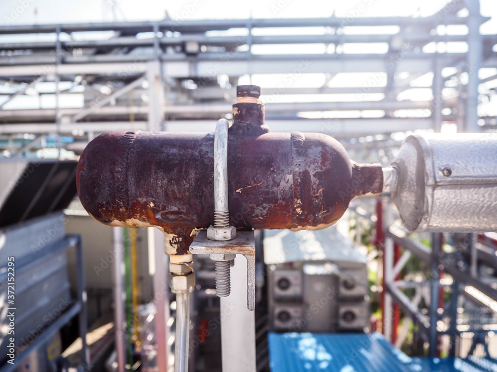 Condensate port for fill water to prevent steam (process condition ...