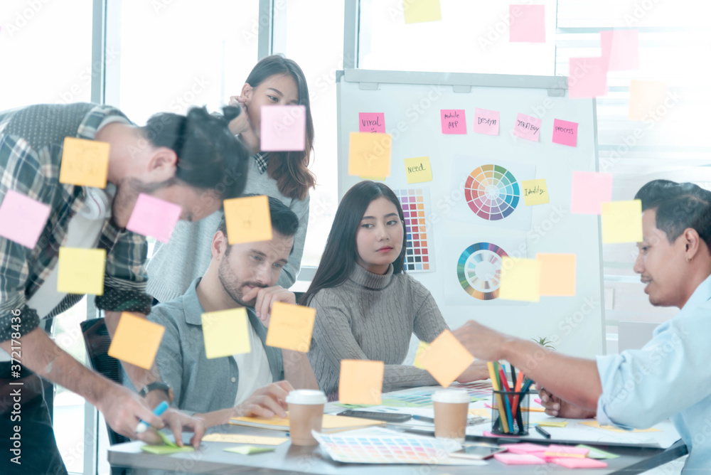 Brainstorming diversity creative design use post it sticky note team ...