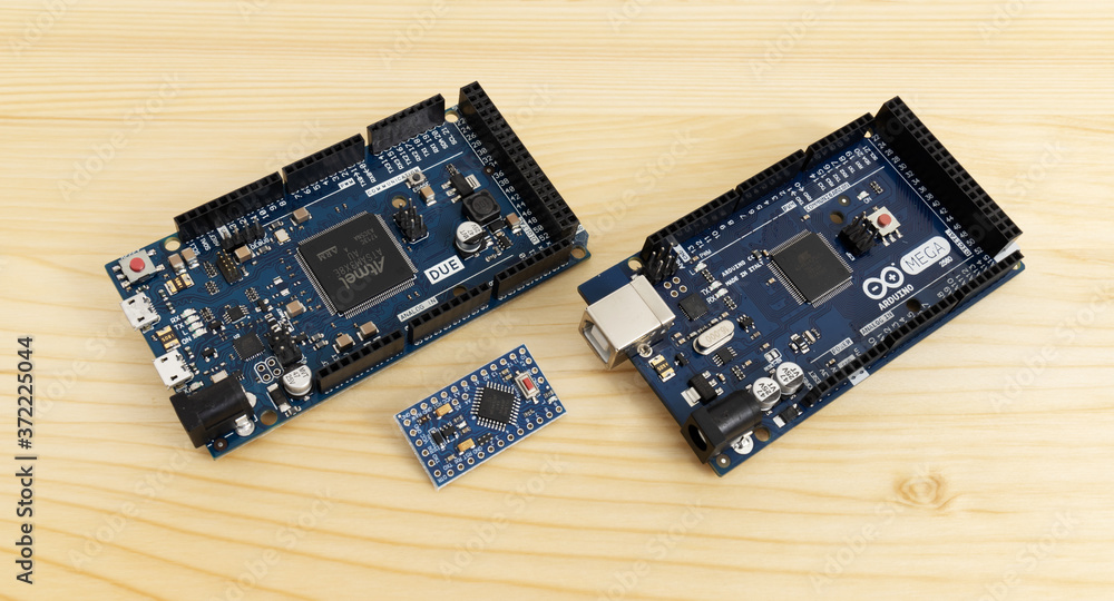 Foto de London, UNITED KINGDOM - AUGUST 17, 2020: Arduino Nano Uno and ...
