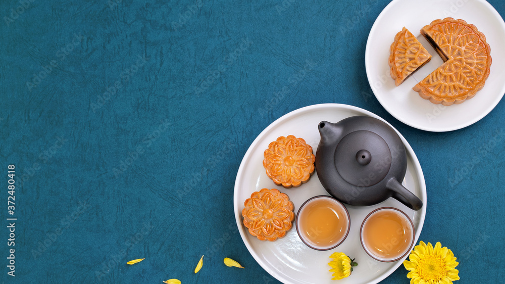 Moon cake for Mid-Autumn Festival, delicious beautiful fresh mooncake ...