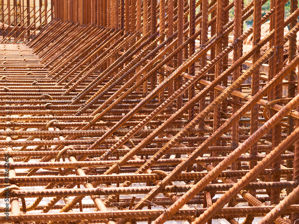 Metal reinforcement frame of a monolithic reinforced concrete retaining ...