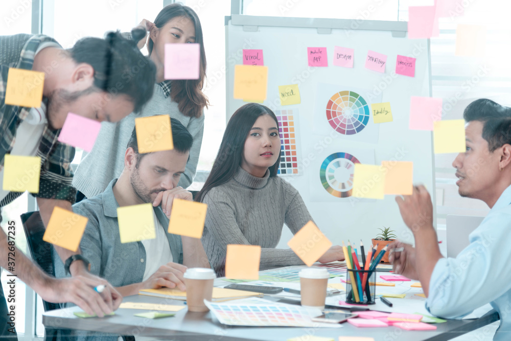 Brainstorming diversity creative design use post it sticky note team ...