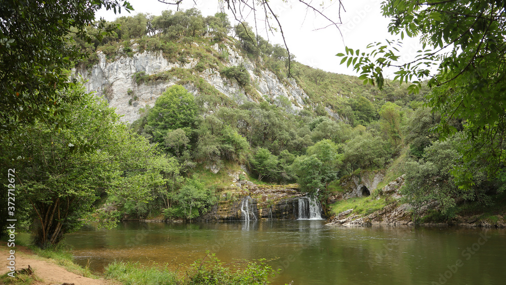 Cascada en el río Nansa, Cantabria, España Stock Photo | Adobe Stock