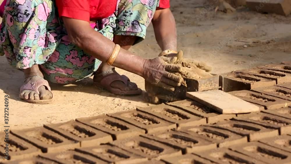 Jaipur,Rajasthan,India_April 2019. Making of clay bricks in India ...