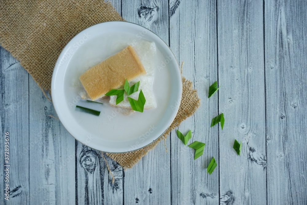 Fotka „Pis Roti is Indonesian traditional food made from white bread ...