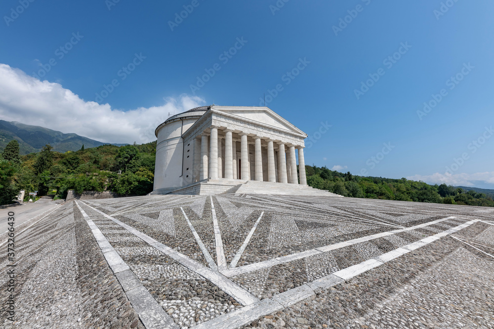 Tempio del Canova, chiesa arcipretale della Santissima Trinità a ...