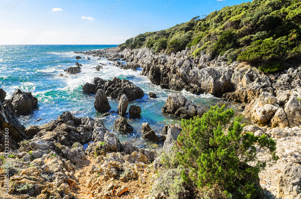 Foto de Batterie Di Punta Rossa - The coast of southern Italy in the ...