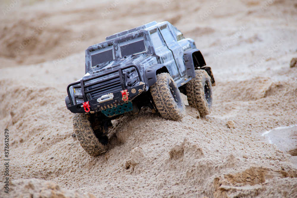 The RC model competition is a great hobby! SUV model completely copies ...