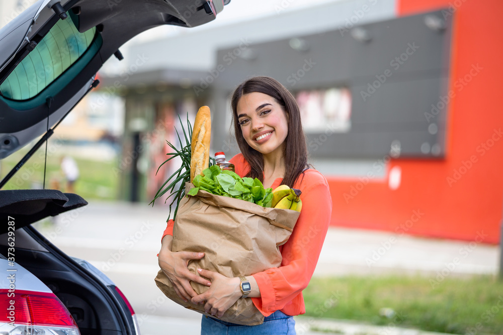 Fotka „woman Putting Her Shopping Bags Into Car At Shopping Mall
