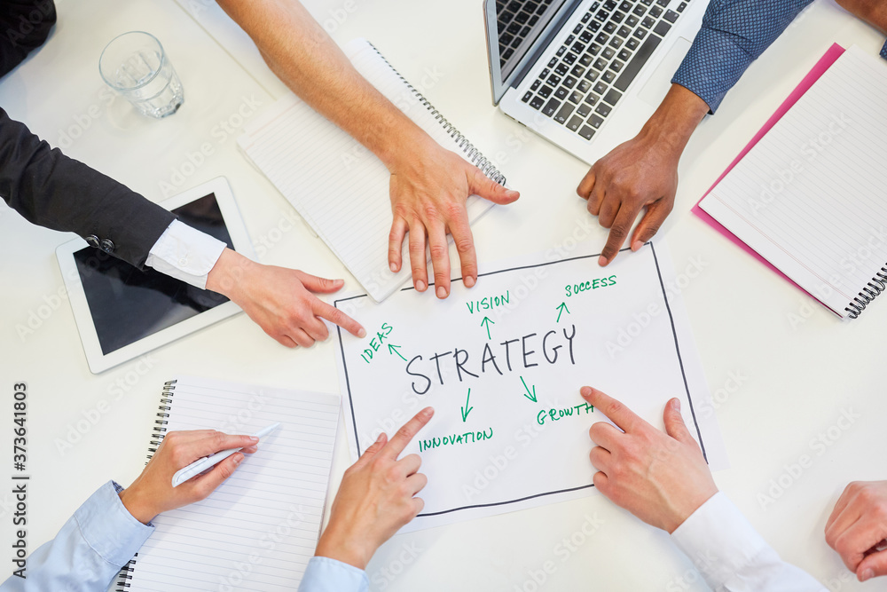 Geschäftsleute zeigen auf Strategie Plan Stock Photo | Adobe Stock