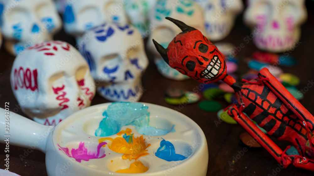 Pintando calaveritas de azúcar para día de muertos manualidad artesanía ...